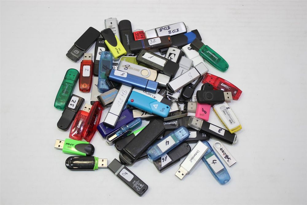 63x USB 2.0 Sticks formatiert (20111240) (D'occasion) à Zürich pour CHF ...