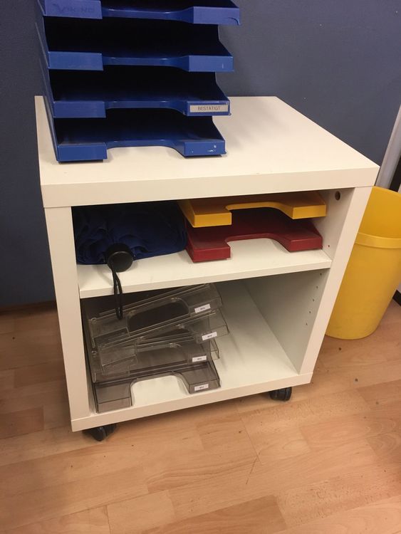 Regal SCHWARZ mit Rollen (Gebraucht) in Altendorf für CHF 4 – nur Abholung auf Ricardo kaufen