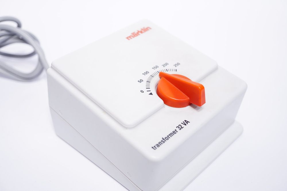 7º Märklin 6647 Trafo 230 Volt 32VA | Kaufen auf Ricardo