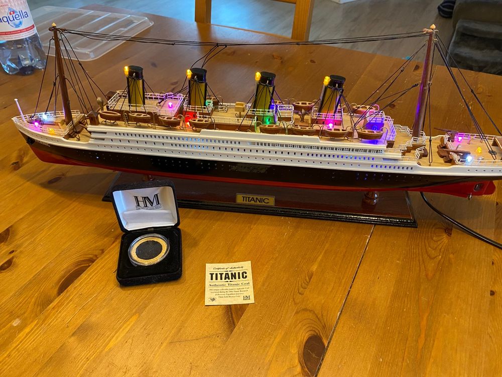Titanic Modell aus Holz mit Beleuchtung und Originale Kohle (Gebraucht ...
