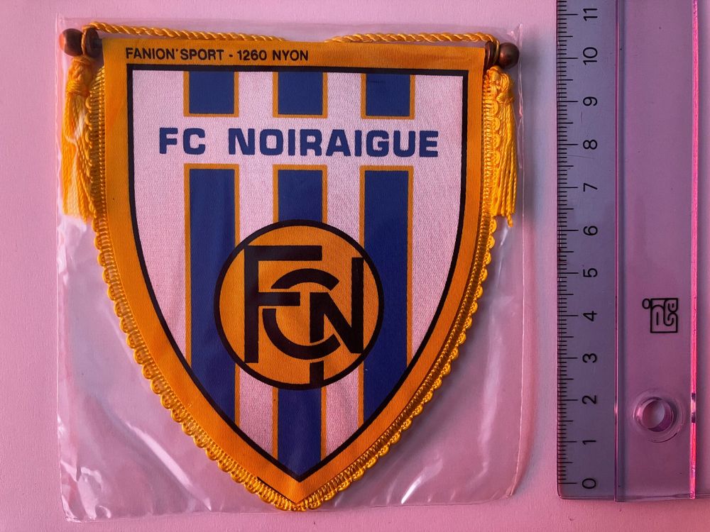 Vintage Fanion/Wimpel FC NOIRAIGUE (Neu und originalverpackt) in Gland für CHF 5 – mit Lieferung ...