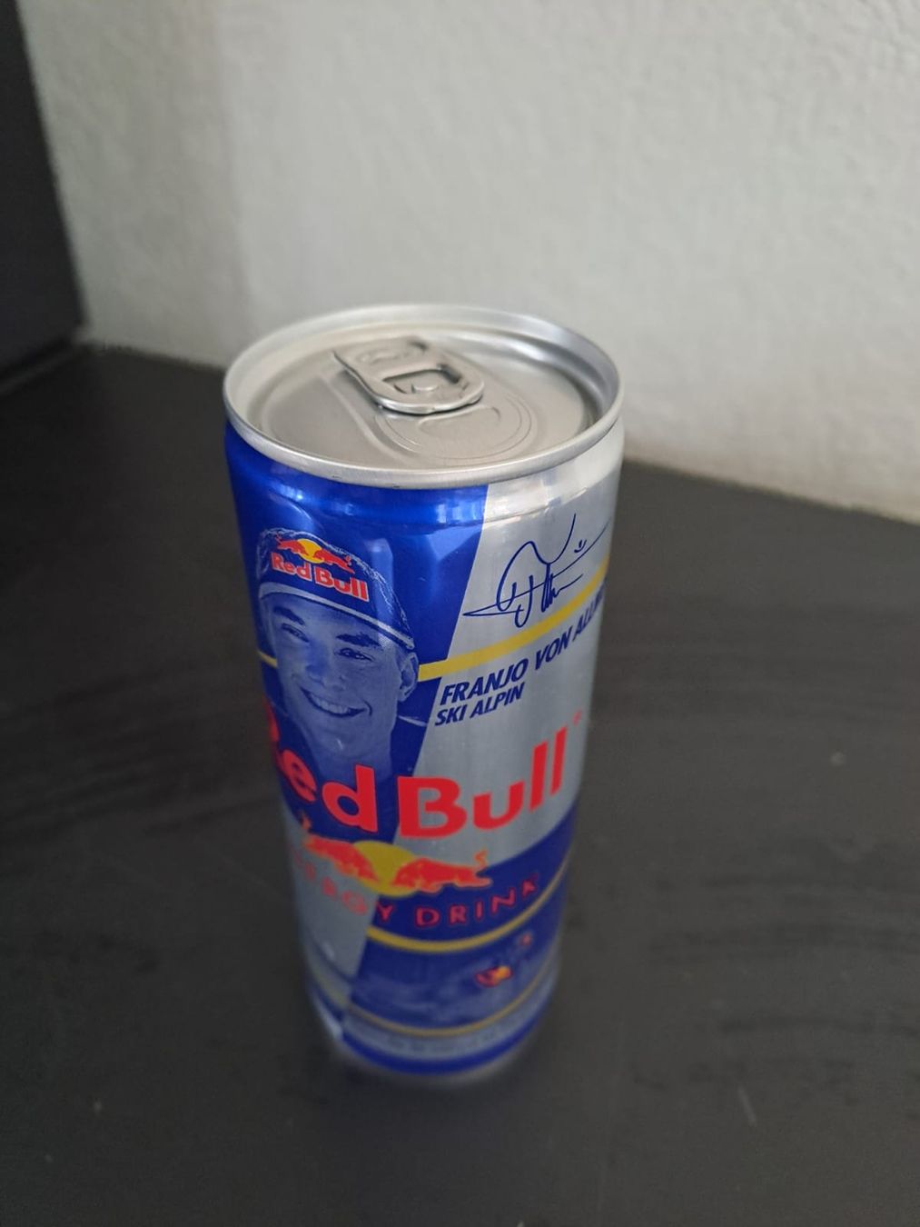 Verwunderlich Durchmesser Red Bull Dose Bild