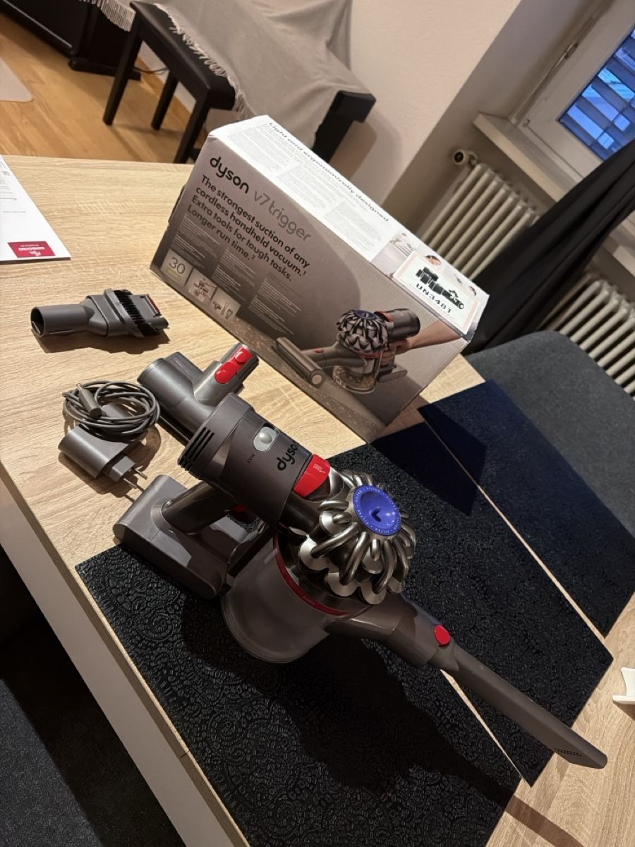 Vacuum Cleaner Dyson V7 (Usato) a Bern per CHF 80 – con consegna ...