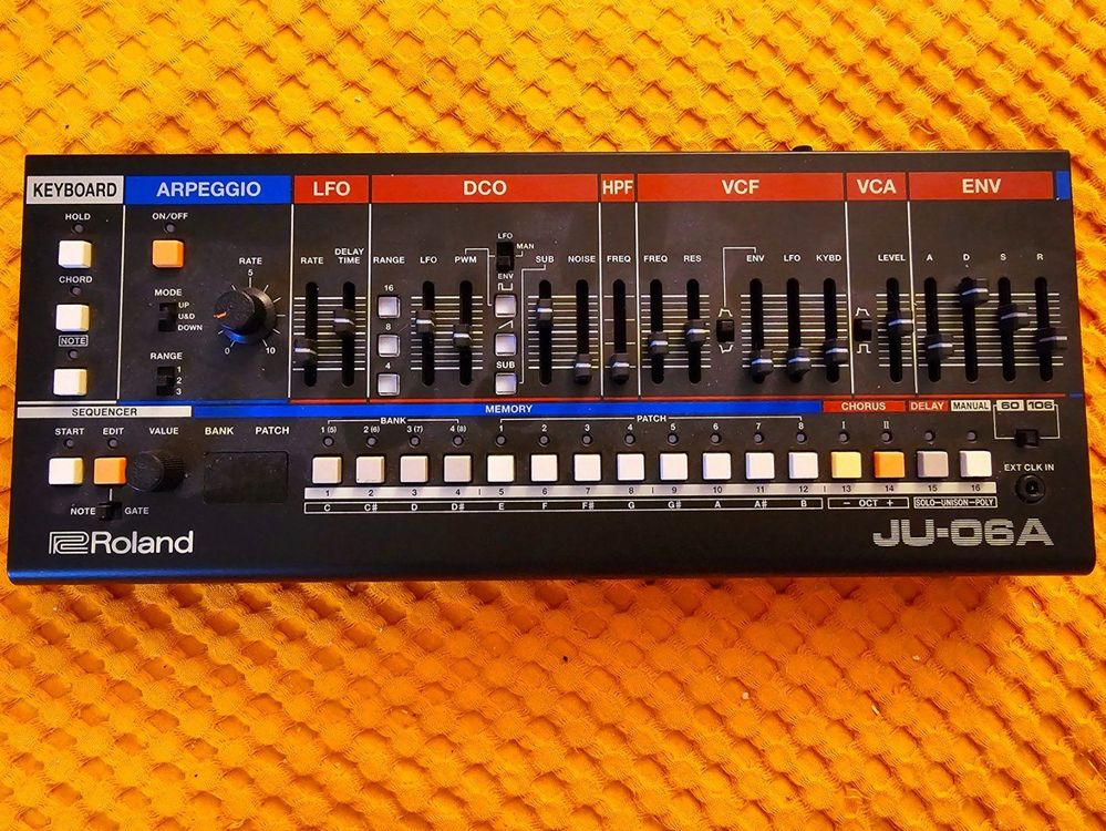 ROLAND JU-06A & ROLAND DOCK DK-01 | Kaufen auf Ricardo