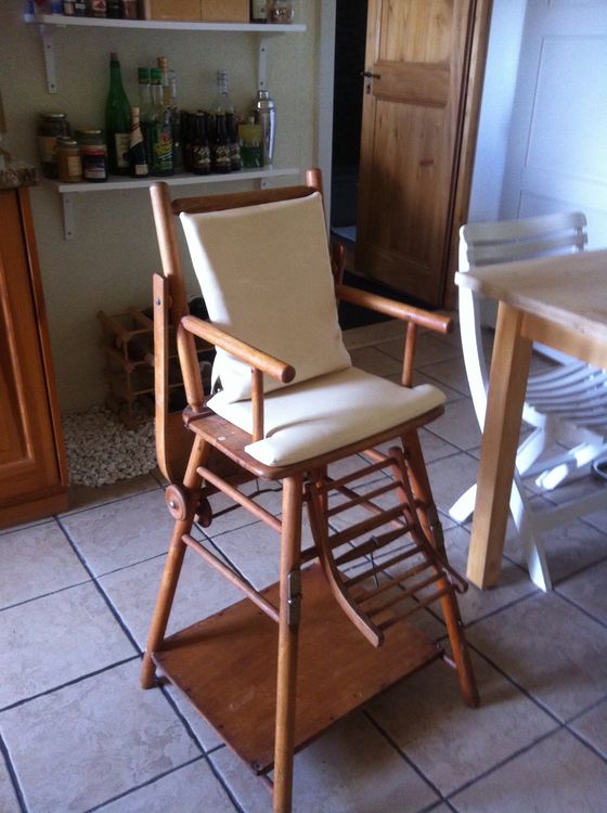 Chaise haute de table (convertible en bureau) (Gebraucht) in Vallamand ...