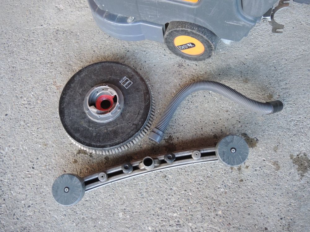 Taski Combimat 600 Scheuersaugmaschine/mit Akku/i.O/ab 1.- (Gebraucht ...