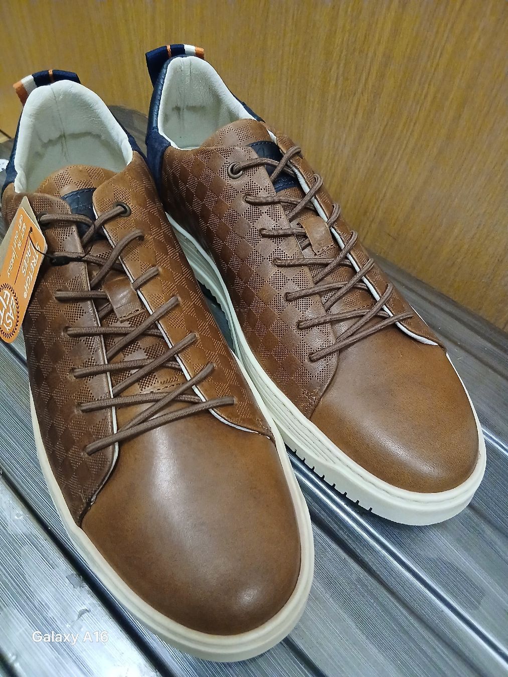 Snakers en cuir de la marque BullBoxer neuves jamais portées (Neuf avec ...