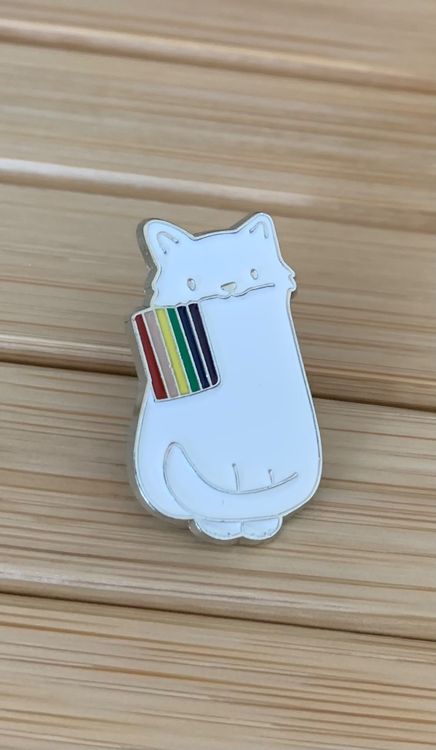 Pin Katze mit Regenbogen Flagge (Neu und originalverpackt) in Geneve für CHF 1 – mit Lieferung ...