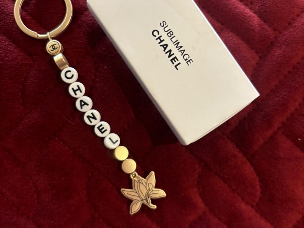 ⭐️100% Chanel Beaute Sublimage Letter Golden Keychain (Neu (gemäss ...