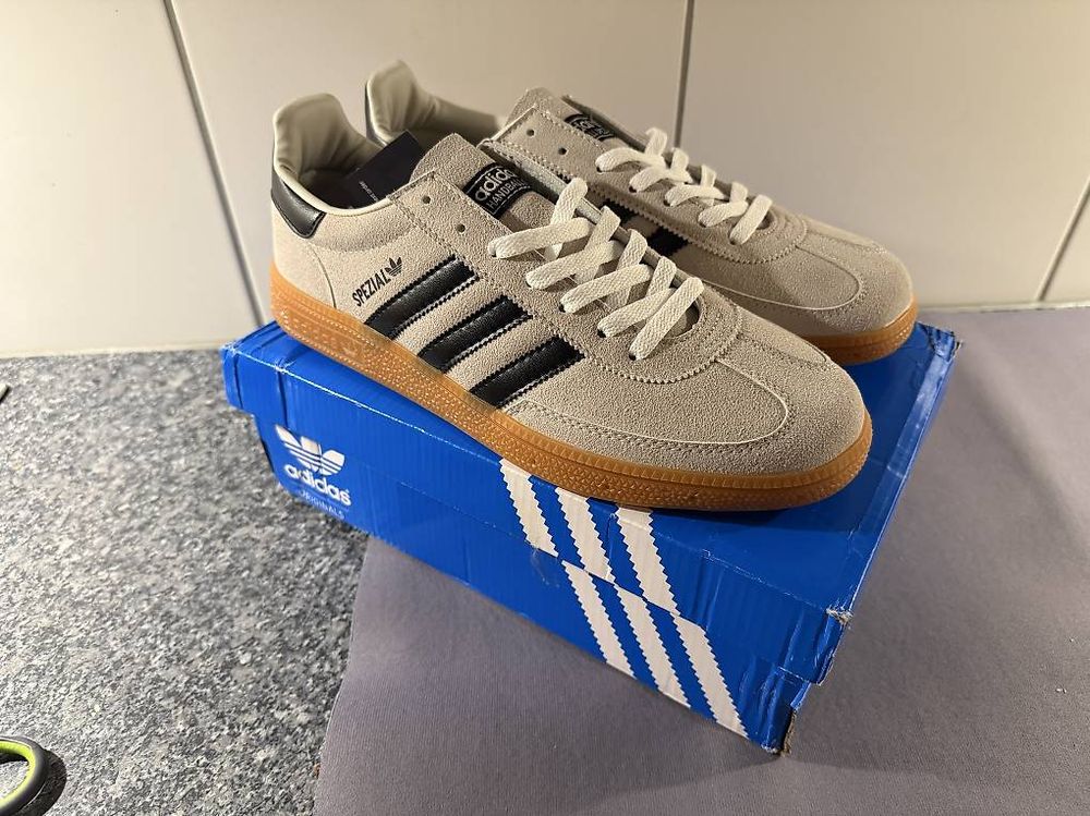 adidas SPEZIAL Grösse 44 Neu (Gebraucht) in Ennetbürgen für CHF 99 ...