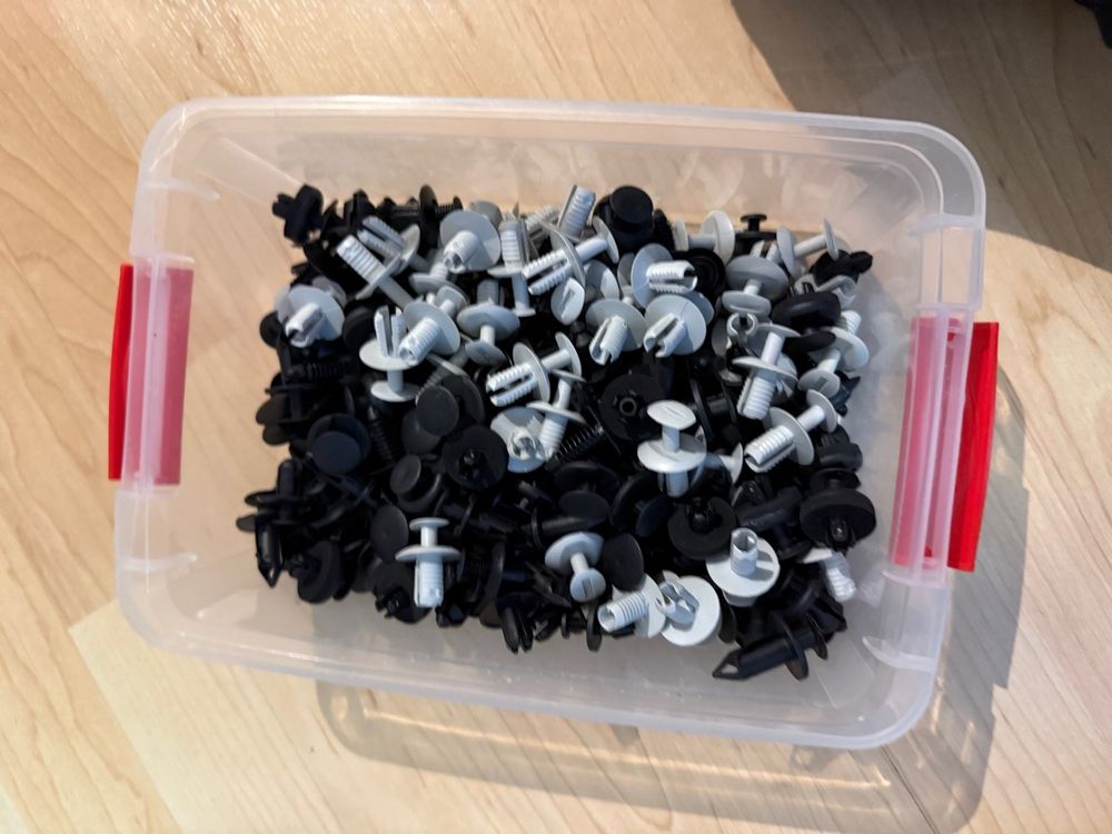 Auto Kfz Clips Set (Gebraucht) in Basel für CHF 5.6 – mit Lieferung auf ...