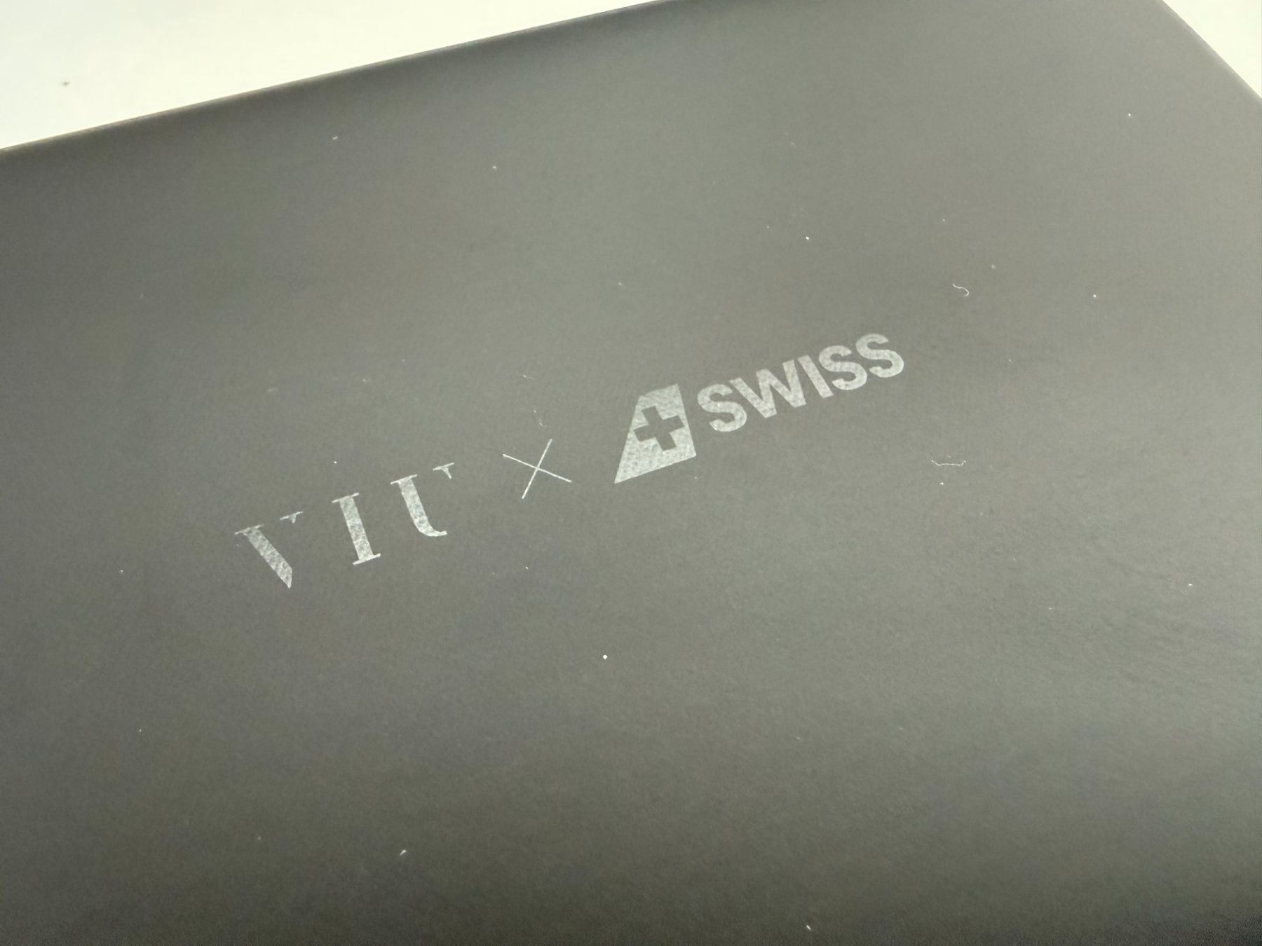 VIU × SWISS Amenity Kit , Original, voll gefüllt, Fabrikneu (Neu und ...