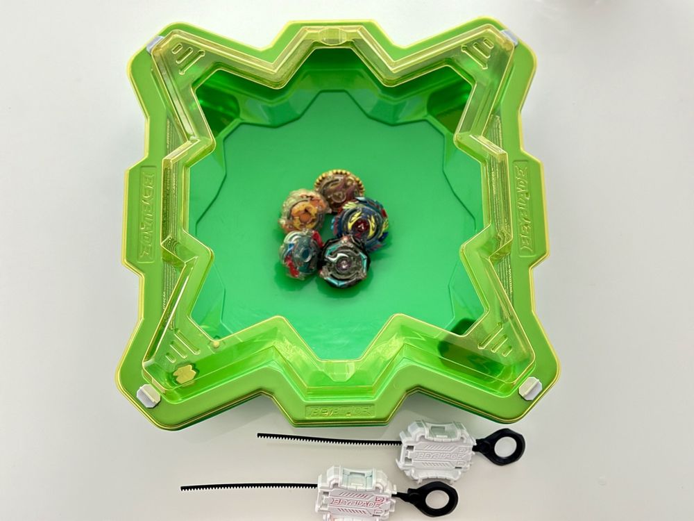 Beyblade Arena Set mit 5 Beyblades | Kaufen auf Ricardo