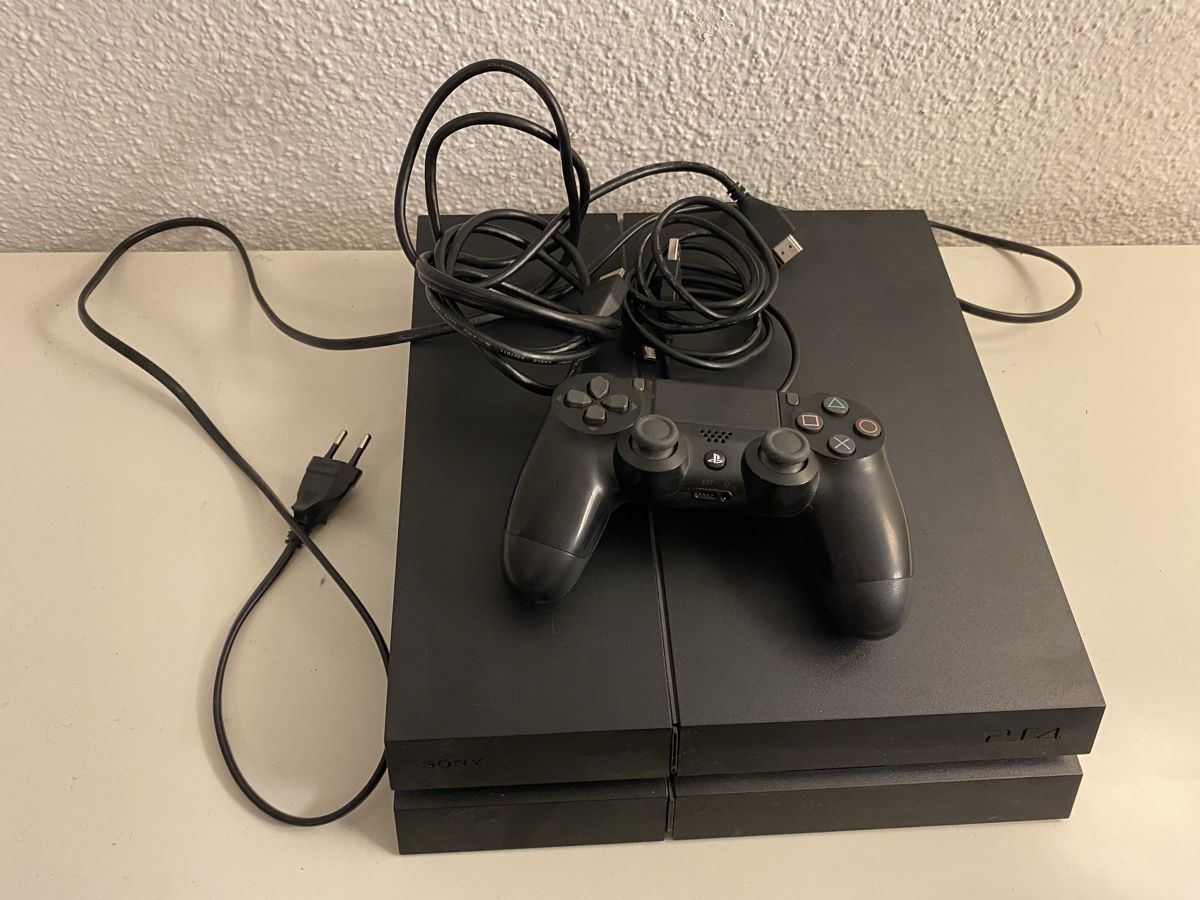 Sony PlayStation 4 - Super Zustand, inkl. 1 Controller (Gebraucht) in ...