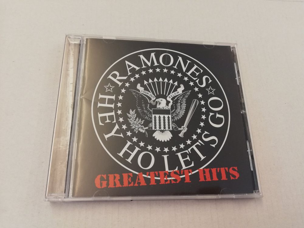 RAMONES - HEY HO LET'S GO - GREATEST HITS | Kaufen auf Ricardo