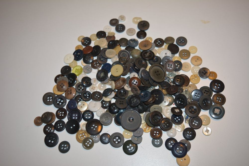 Knopfsammlung Knopf Knöpfe meiner Grossmutter basteln nähen | Acheter ...