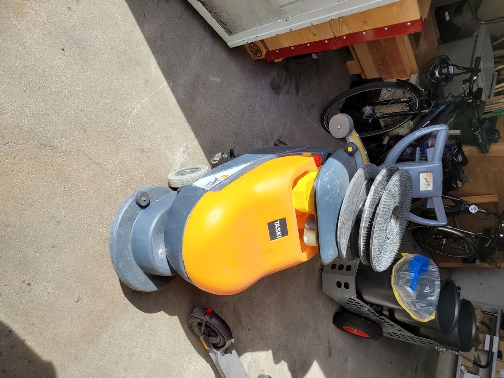 Scheuersaugmaachine Swingo 450 (Gebraucht) in flawil für CHF 351 – nur ...