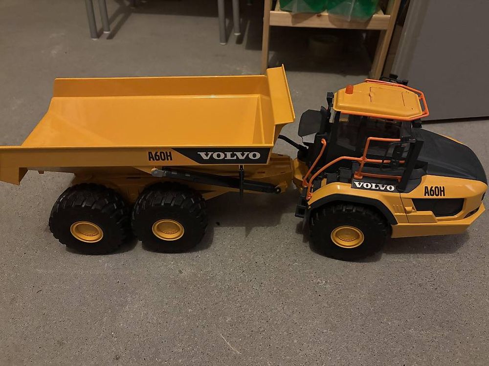 Bruder Volvo A60H Dumper (Neu (gemäss Beschreibung)) in Bülach für CHF ...