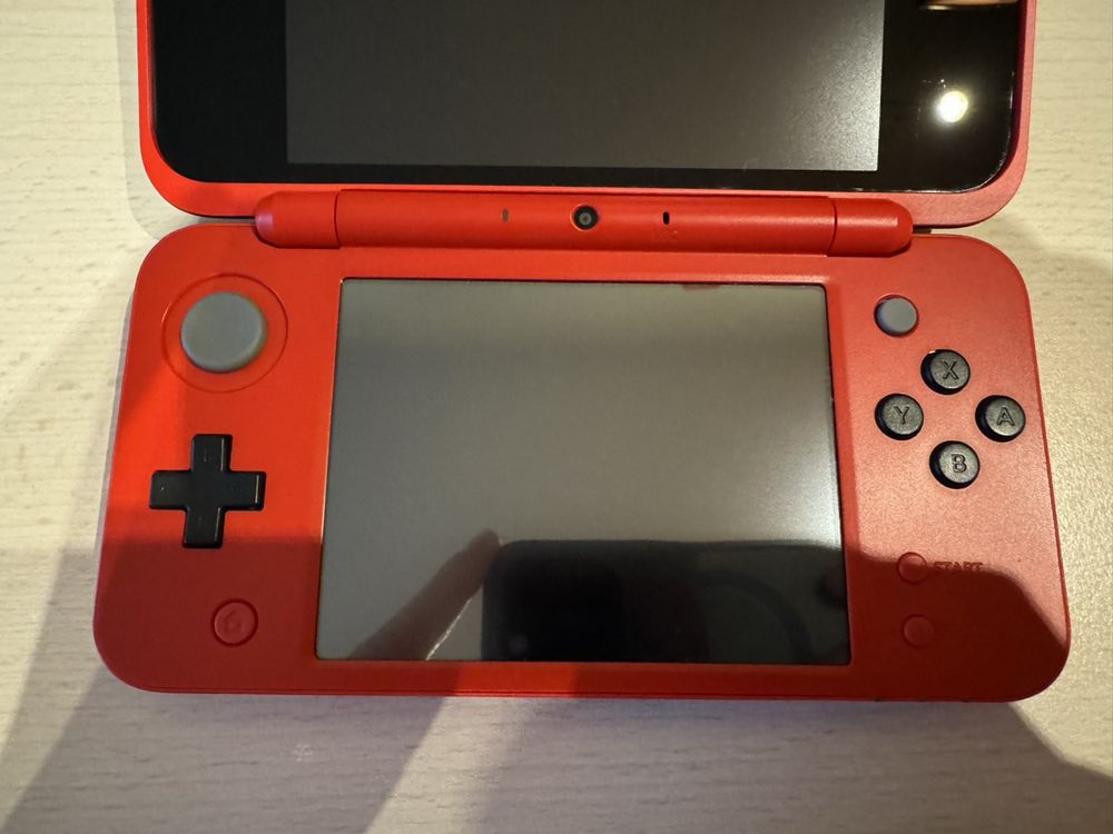 New Nintendo 2DS XL Pokemon Pokeball Edition (Gebraucht) in Arbon für ...
