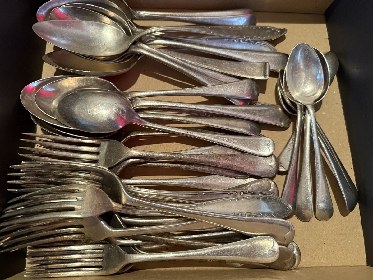 Silberbesteck Gabeln und Löffel gut zwei Kilo (Gebraucht) in Affoltern am Albis für CHF 30 – mit ...