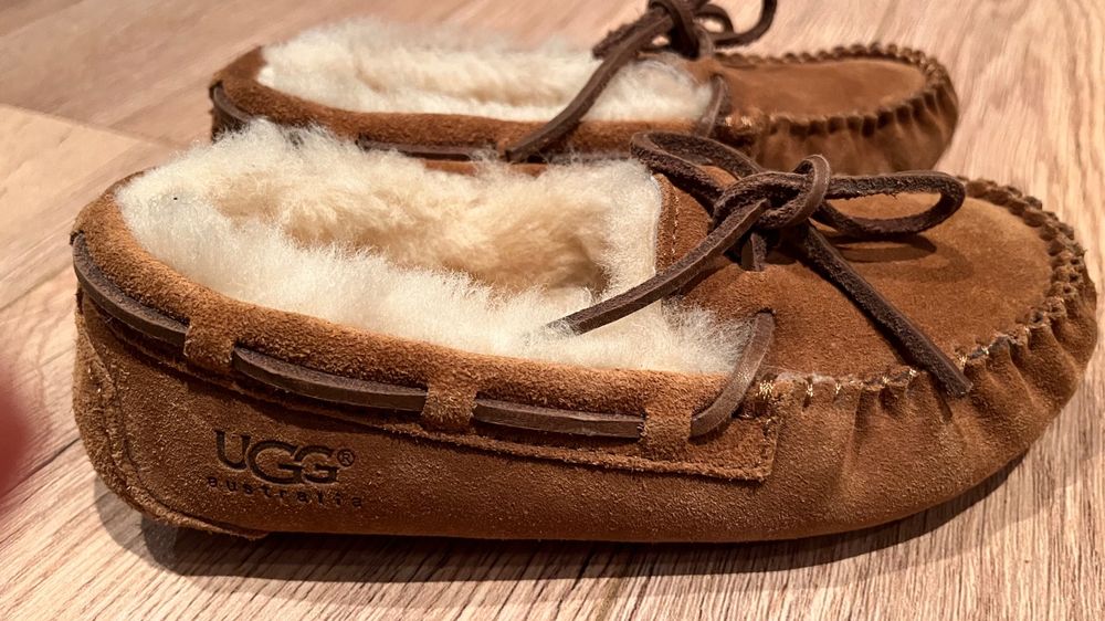 Ugg Finken Hausschuhe (Gebraucht) in Rapperswil SG für CHF 15 – mit ...