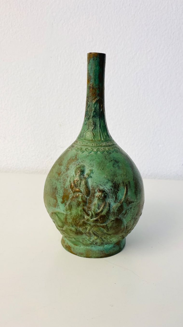 Massive Bronze-Solifleurvase mit Relief & grüner Patina (D'occasion) à ...