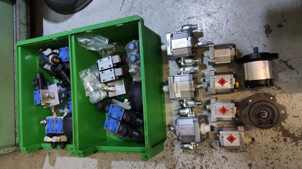 Grosser Posten Hydraulik (Gebraucht) in Erlen für CHF 305 – nur ...