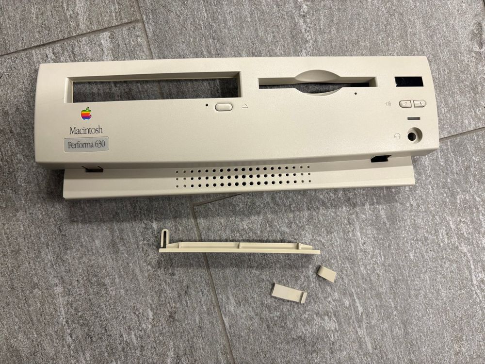 Macintosh Performa 630 Frontblende defekt (Defekt) in Wetzikon ZH für ...
