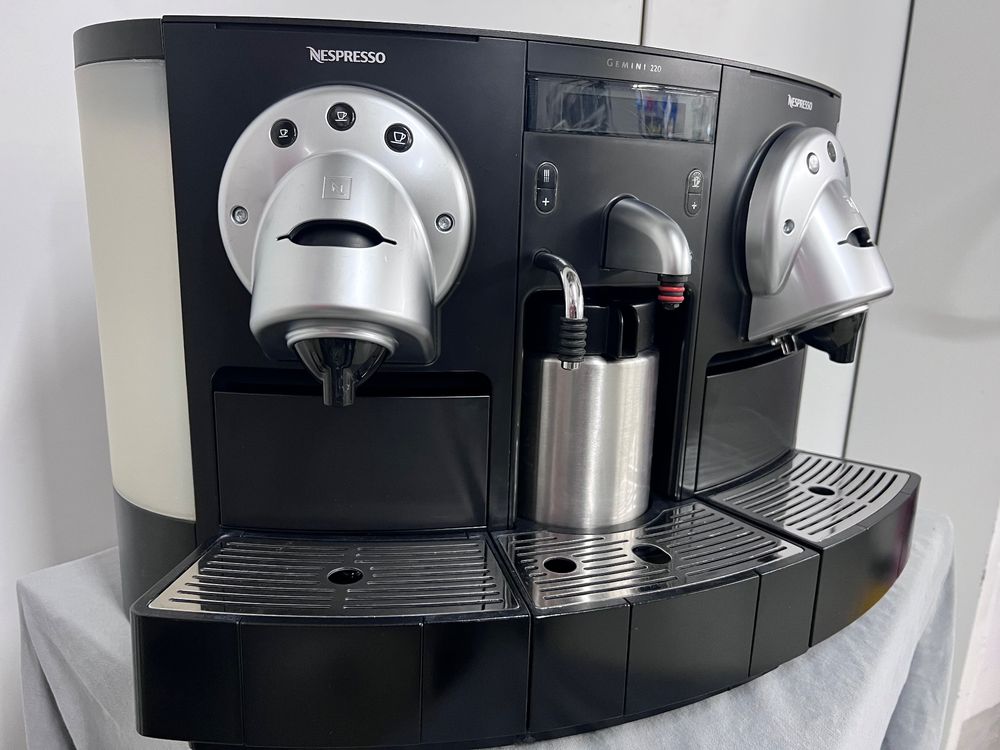 Nespresso Gemini CS 220 frisch ab Service mit 5 Mo Garantie! (Gebraucht ...
