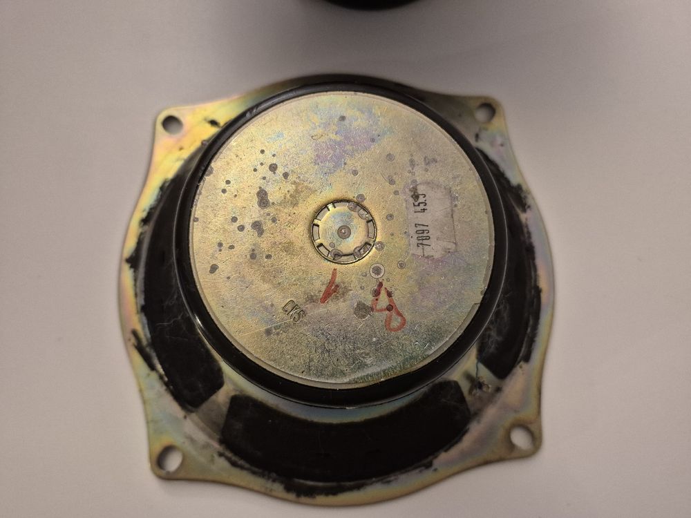 2 Grundig 7019-008 Tieftöner / Lautsprecher-Chassis – 4 Ohm (Gebraucht) in Aeschau für CHF 50 ...