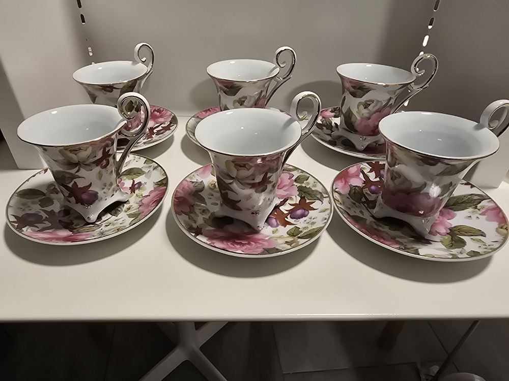 6er Set Kaffee-Tassen, Porzellan, Rosen-Dekor, Goldrand (Neu (gemäss Beschreibung)) in ...