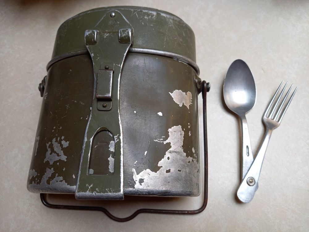 Original GAMELLE mit ESS-BESTECK, von Schweizer Armee (Gebraucht) in Marbach LU für CHF 18 – mit ...