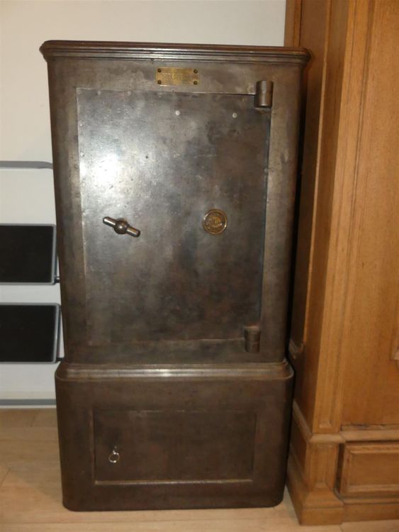 Alter Tresor Fichet Paris (Antik) in für CHF 253 – nur Abholung auf ...