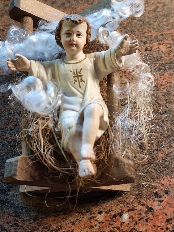 Christkind in Holzkrippe ANTIK (Gebraucht) in Trachslau für CHF 47 ...