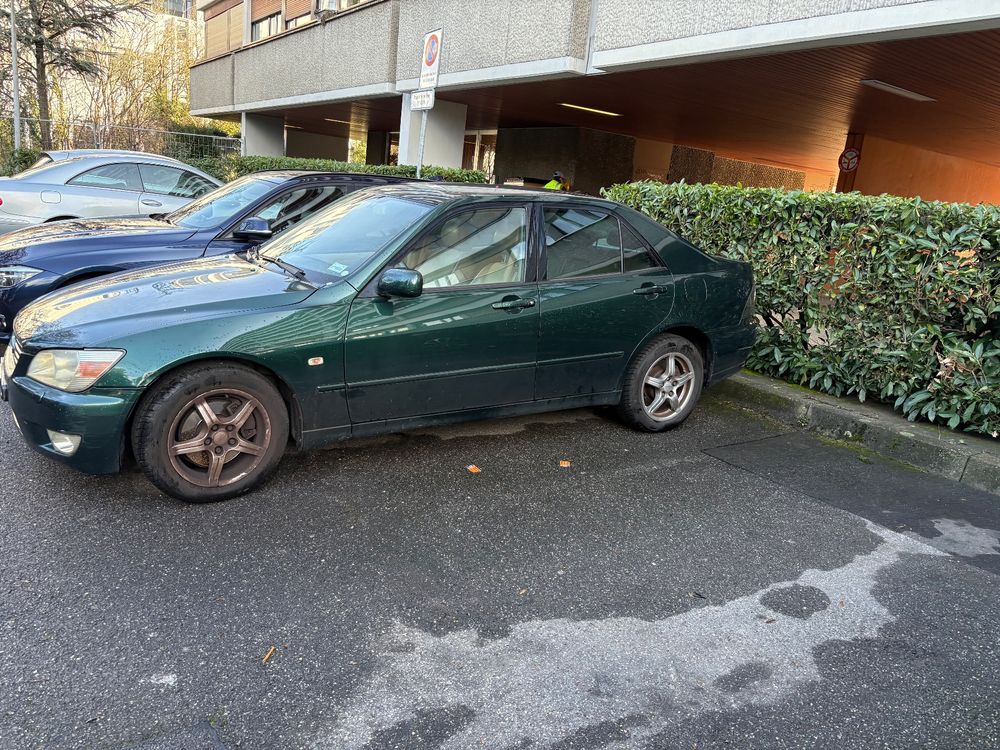 Lexus IS200 – 2000 – 161’000 km – roulante – non expertisée (D'occasion ...