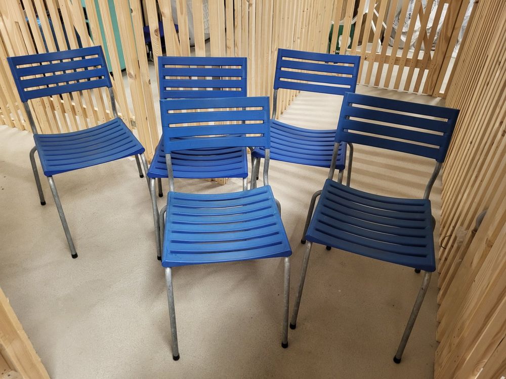 5 blaue Balkonstühle, Gartenstühle Marke Moobel (Gebraucht) in Basel ...