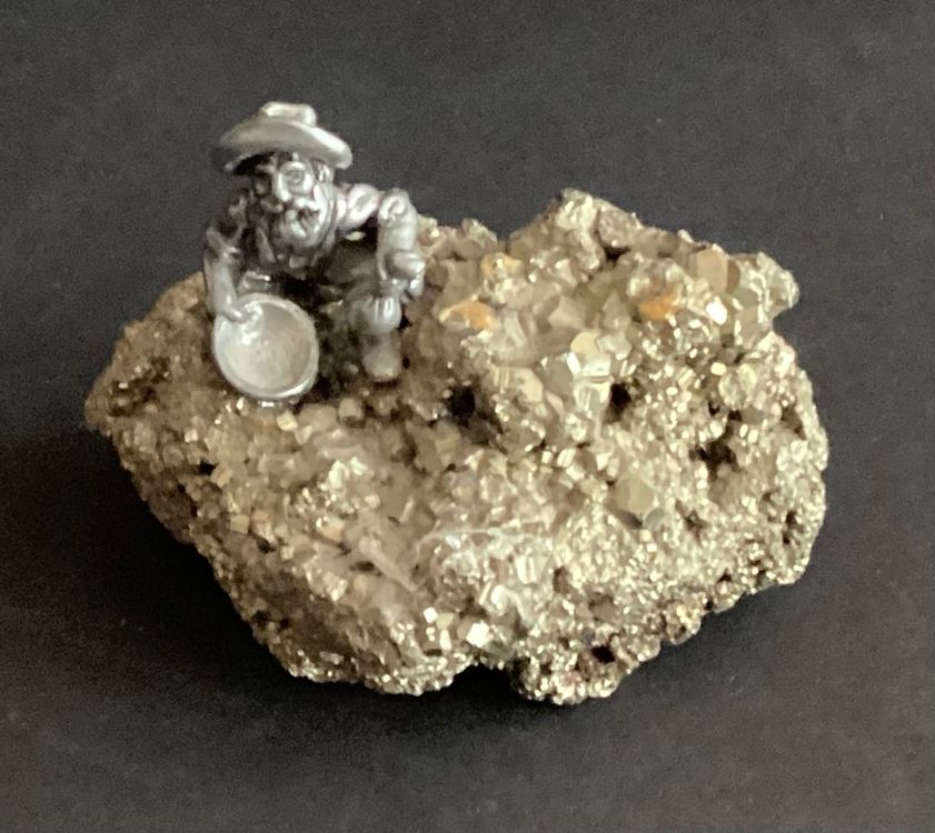 Gold Digger Goldgräber aus Zinn auf Katzengoldbrocken 7.5cm (Gebraucht ...