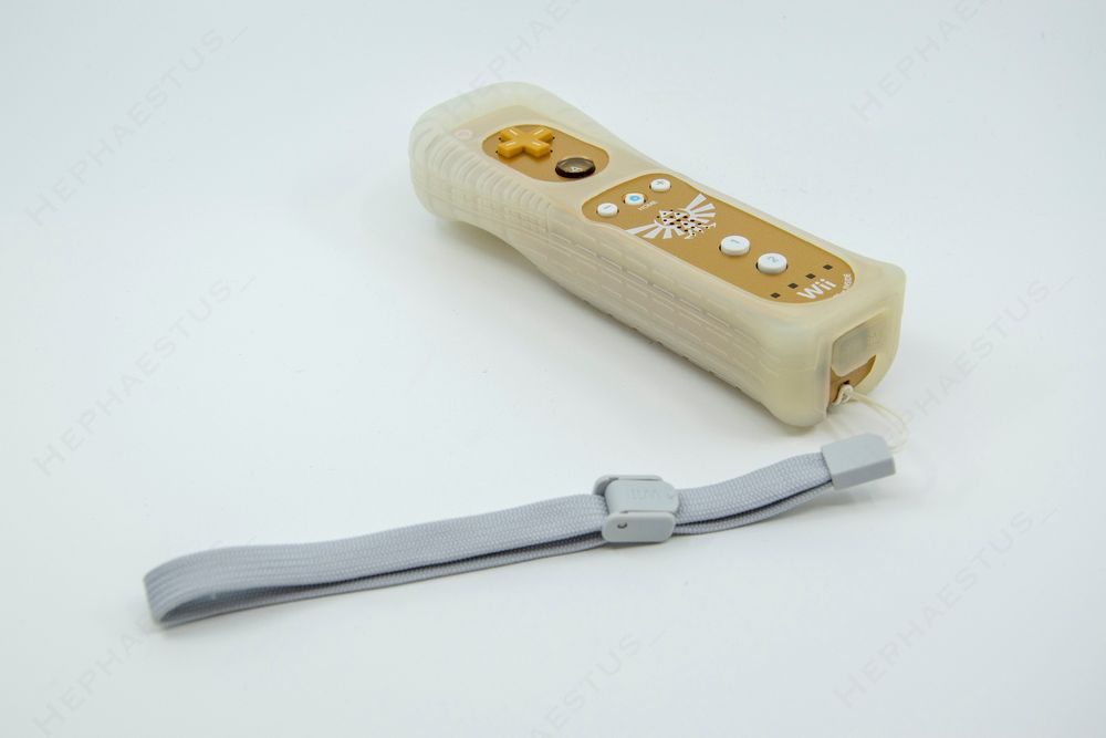 Original Nintendo Wii Remote Plus Controller Gold Zelda (Gebraucht) in ...