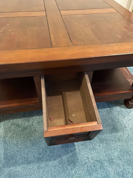 Salontisch (Holz) mit viel Stauraum (Gebraucht) in Düdingen für CHF 21 – nur Abholung auf ...