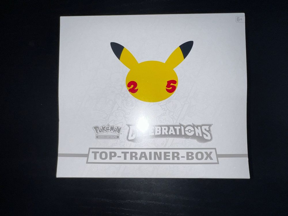 Pokémon Celebration Top-Trainer-Box 25th anniversary pokemon (Neu und ...