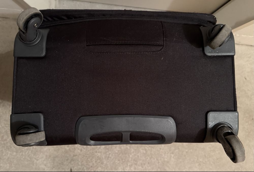 Superlight Samsonite Koffer auf 4 Rollen und Schloss (Gebraucht) in ...