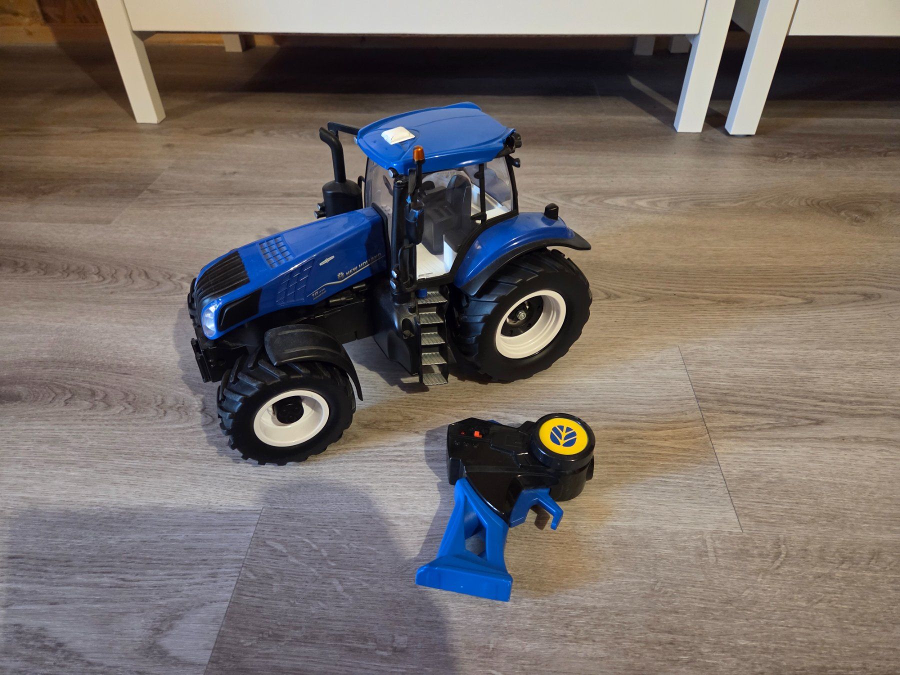 Bruder Traktor RC New Holland Traktor 2.4 GHz (Gebraucht) in Mümliswil ...