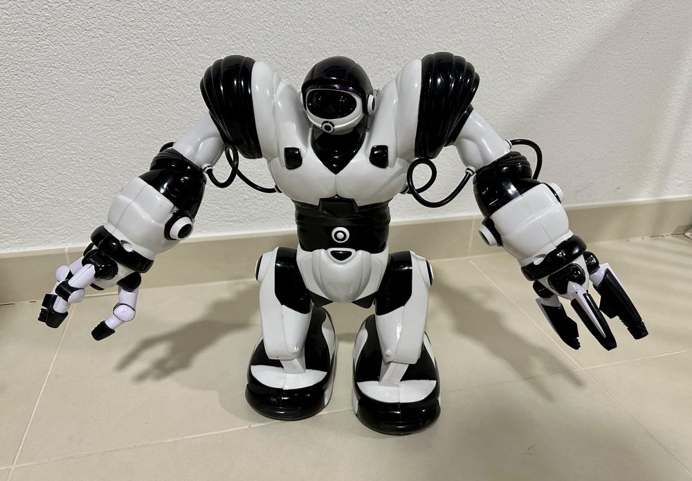 Robosapien Wowwee Robotics 8081 | Kaufen auf Ricardo