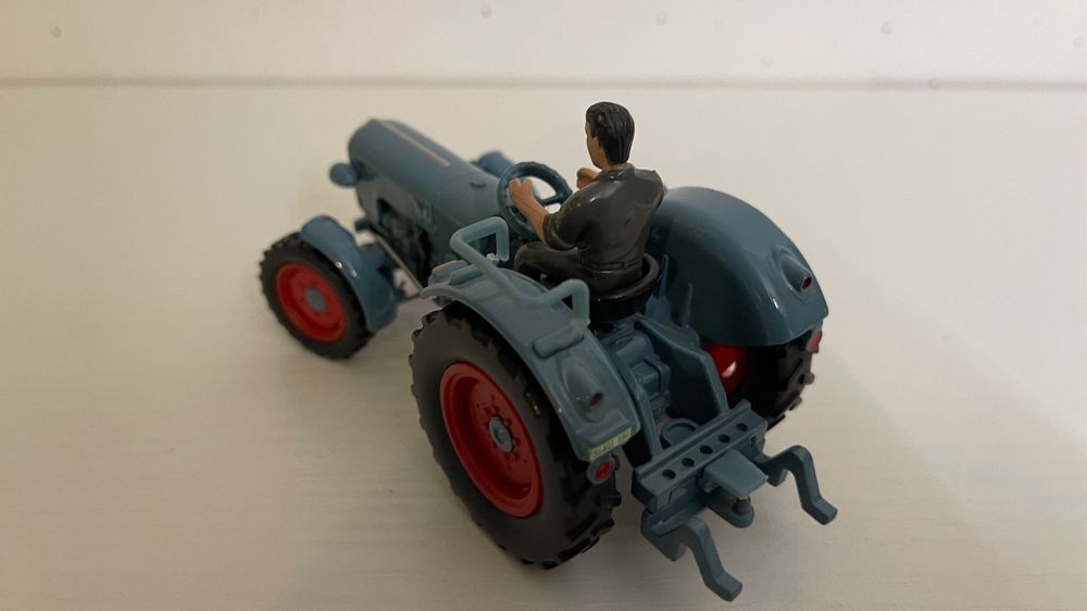 Siku Traktor Eicher Oldtimer 1:32 wie Neu (Gebraucht) in für CHF 40 ...