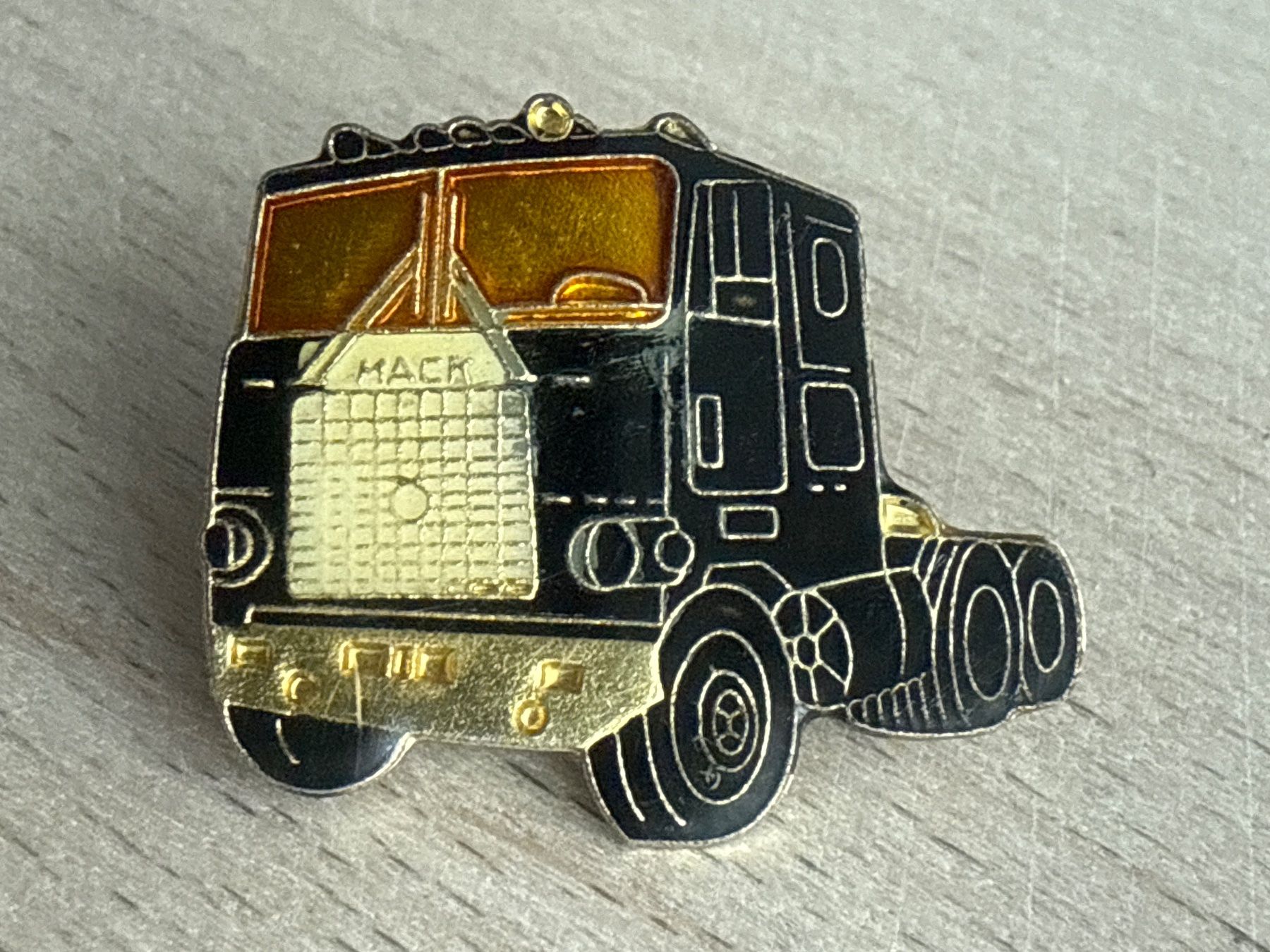 Pin Mack Truck (Gebraucht) in Glattbrugg für CHF 1 – mit Lieferung auf ...