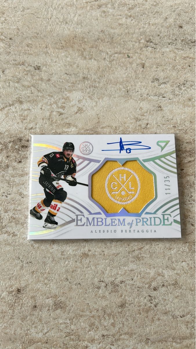 Sportzoo Alessio Bertaggia HC Lugano Emblem of Pride 11/35 (Neuf avec ...