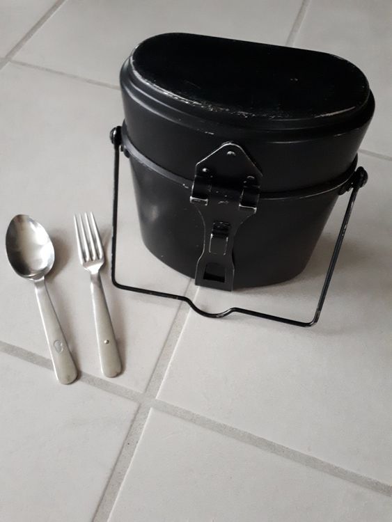 Armee Gamelle mit Besteck (Gebraucht) in Siebnen für CHF 14 – mit Lieferung auf Ricardo kaufen