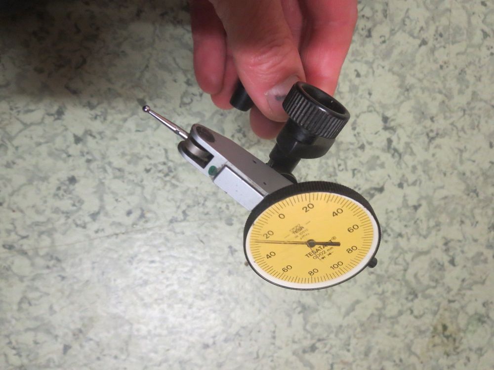 Messuhr TESA 1mm je 0,002mm mit Halter (Gebraucht) in Hombrechtikon für ...