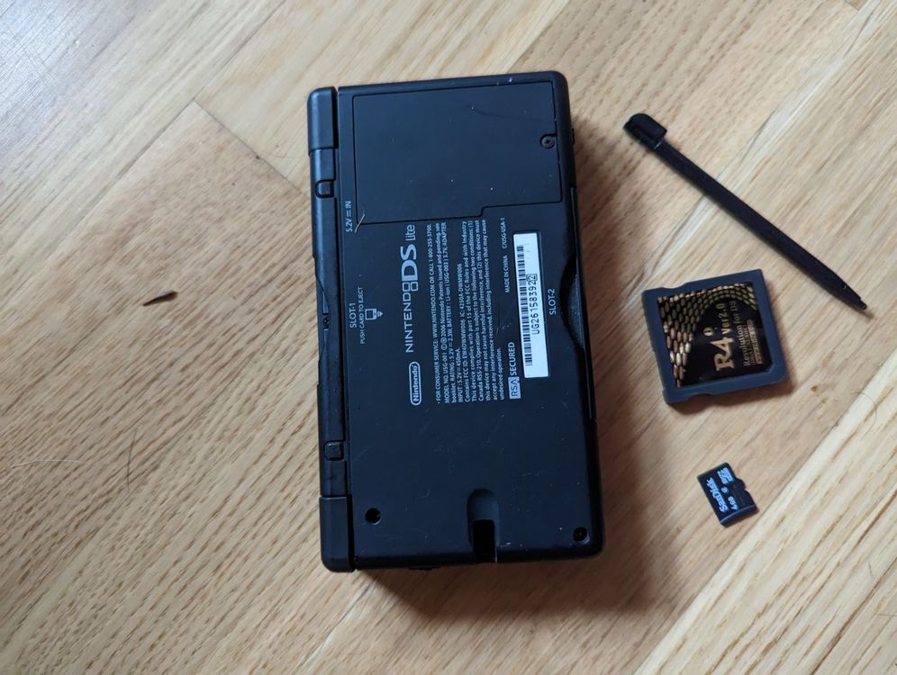 Nintendo DS lite mit R4 2.0 Karte (Gebraucht) in Thalwil für CHF 43 ...