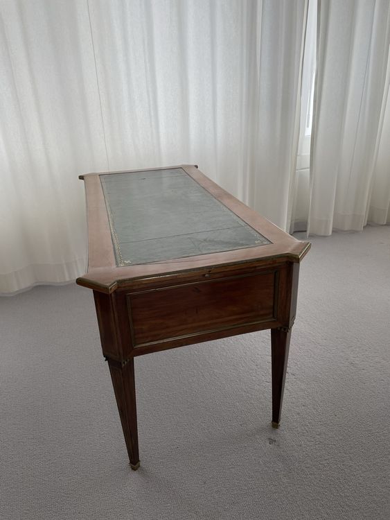 Vintage Leather Top Desk - Chic Home Office Furniture! (Gebraucht) in ...